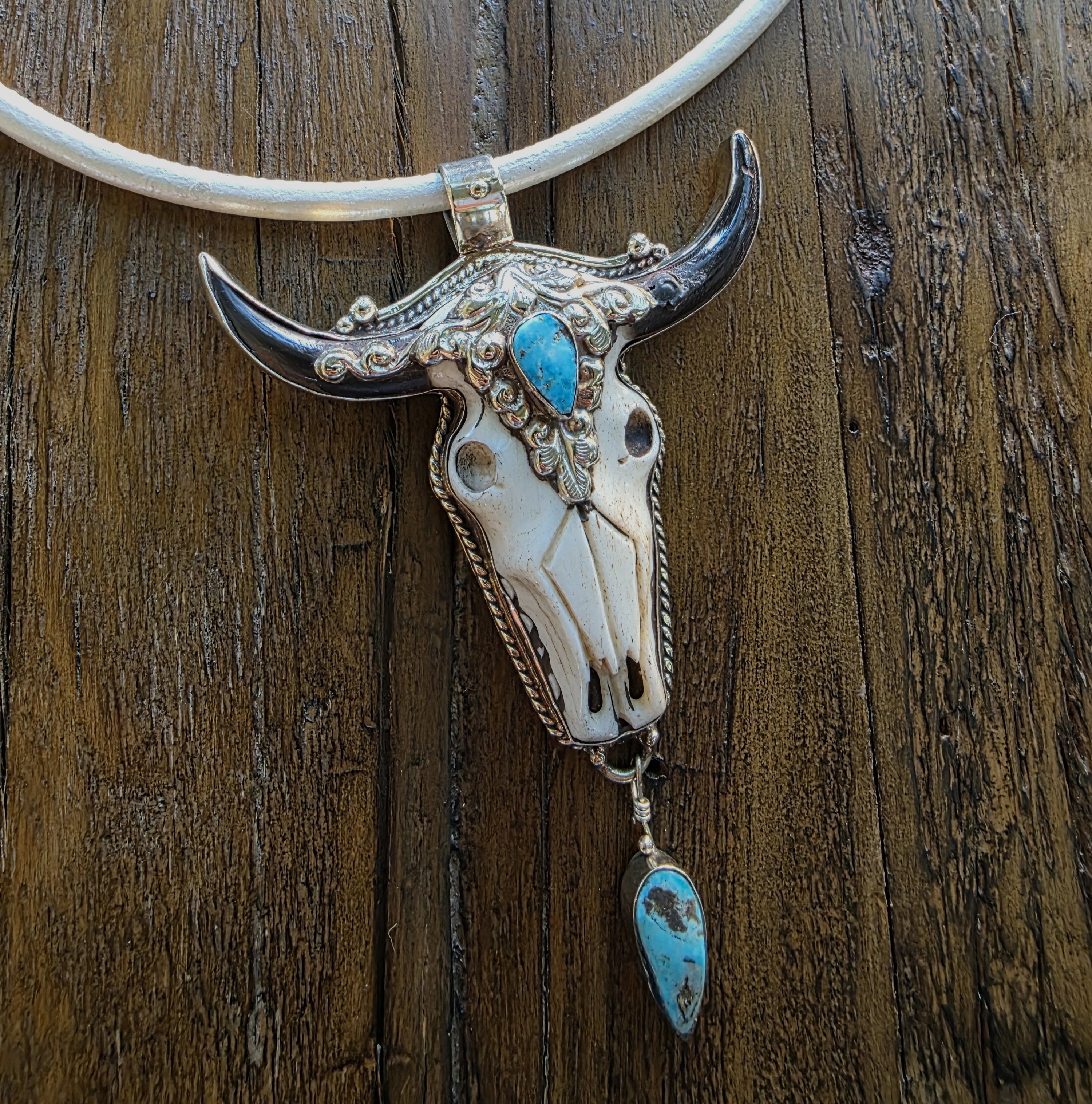 Tibetan Silver Longhorn Bull Pendant Necklace - Turquoise & Leather ...